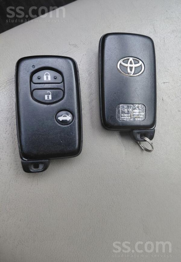 Black Toyota Avensis 2009 in Riga, with an engine capacity of 2.20 L and mileage of 287 thousand km for 3500 €, photo 6 on AUTOMOTO.COM.LV