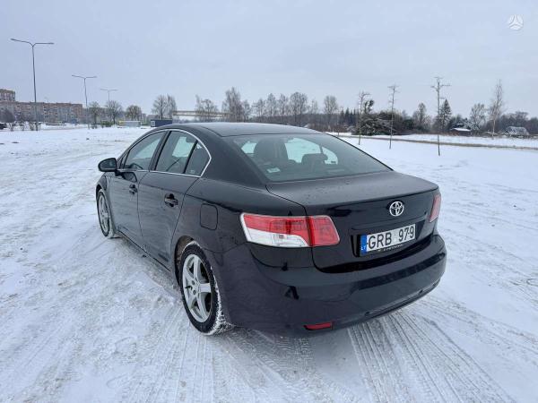 Black Toyota Avensis 2010 in Mazeikiai, with an engine capacity of 2.23 L and mileage of 360 thousand km for 4300 €, photo 3 on AUTOMOTO.COM.LV