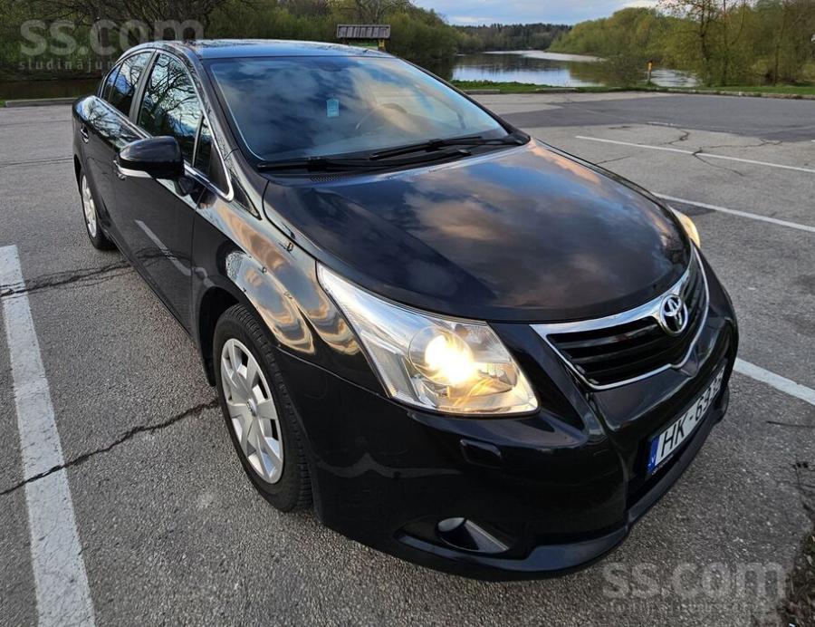 Black Toyota Avensis 2010 in Riga, with an engine capacity of 2.00 L and mileage of 299 thousand km for 3290 €, photo 1 on AUTOMOTO.COM.LV