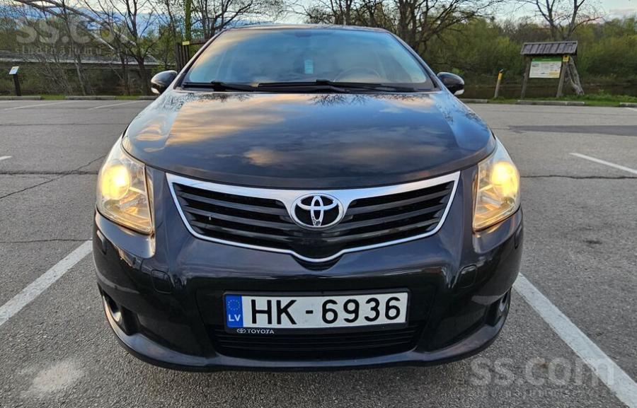Black Toyota Avensis 2010 in Riga, with an engine capacity of 2.00 L and mileage of 299 thousand km for 3290 €, photo 6 on AUTOMOTO.COM.LV