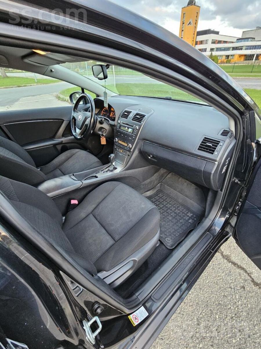 Black Toyota Avensis 2010 in Riga, with an engine capacity of 2.00 L and mileage of 299 thousand km for 3290 €, photo 10 on AUTOMOTO.COM.LV