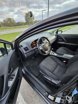 Black Toyota Avensis 2010 in Riga, with an engine capacity of 2.00 L and mileage of 299 thousand km for 3290 €, photo 11 on AUTOMOTO.COM.LV