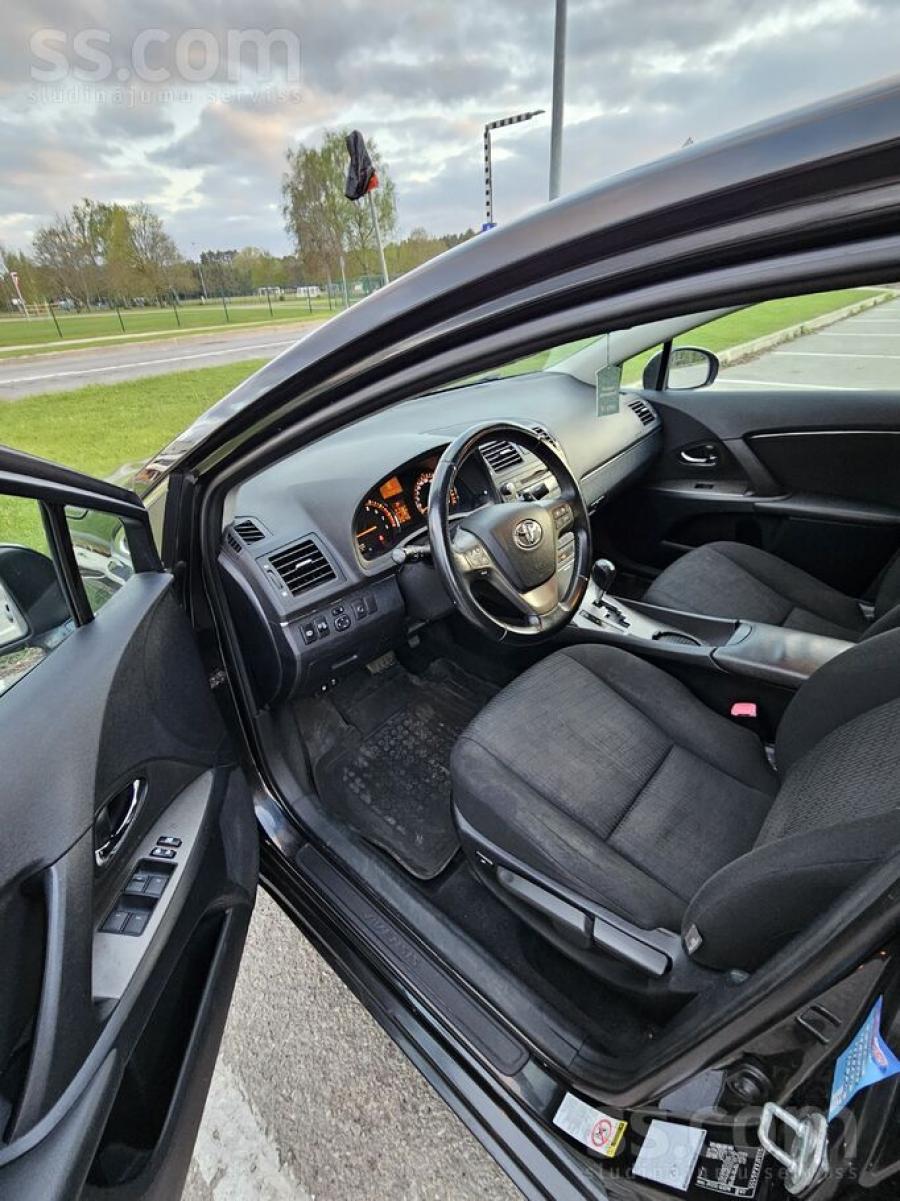 Black Toyota Avensis 2010 in Riga, with an engine capacity of 2.00 L and mileage of 299 thousand km for 3290 €, photo 11 on AUTOMOTO.COM.LV