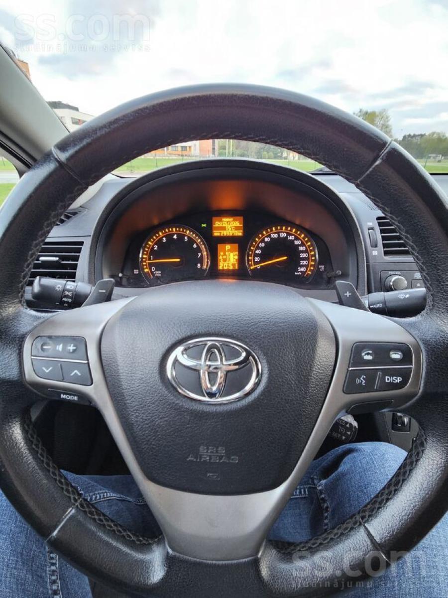 Black Toyota Avensis 2010 in Riga, with an engine capacity of 2.00 L and mileage of 299 thousand km for 3290 €, photo 14 on AUTOMOTO.COM.LV