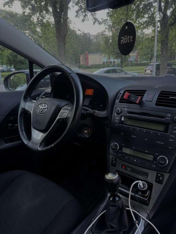 Melns Toyota Avensis 2010 Viļņa, ar dzinēja tilpumu 2.00 L un nobraukumu 366 tūkst. km par 2500 €, foto 7 vietnē AUTOMOTO.COM.LV