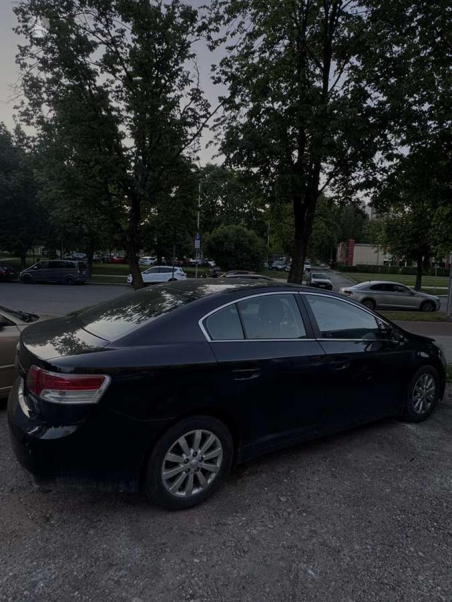 Melns Toyota Avensis 2010 Viļņa, ar dzinēja tilpumu 2.00 L un nobraukumu 366 tūkst. km par 2500 €, foto 3 vietnē AUTOMOTO.COM.LV