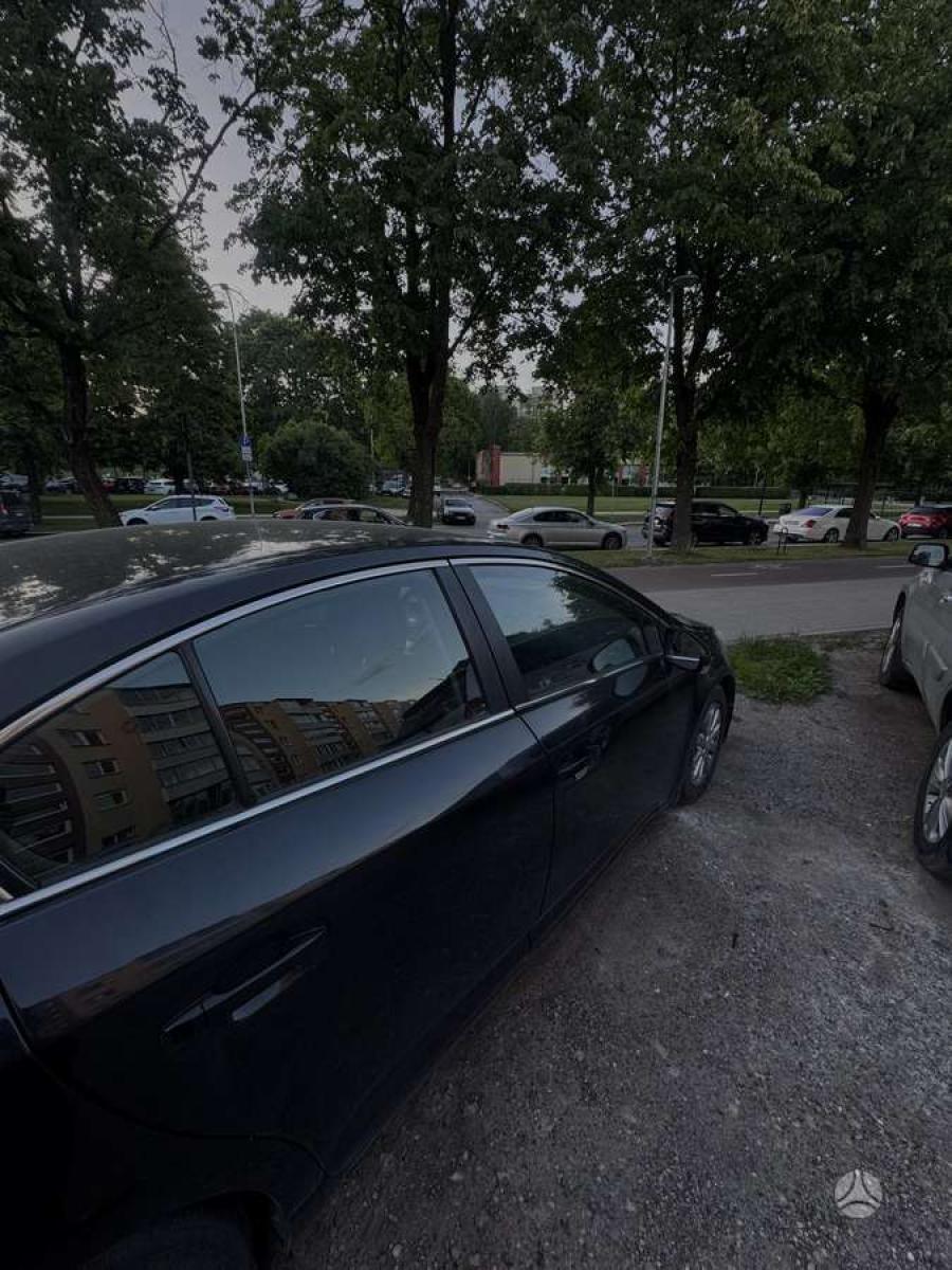 Melns Toyota Avensis 2010 Viļņa, ar dzinēja tilpumu 2.00 L un nobraukumu 366 tūkst. km par 2500 €, foto 5 vietnē AUTOMOTO.COM.LV
