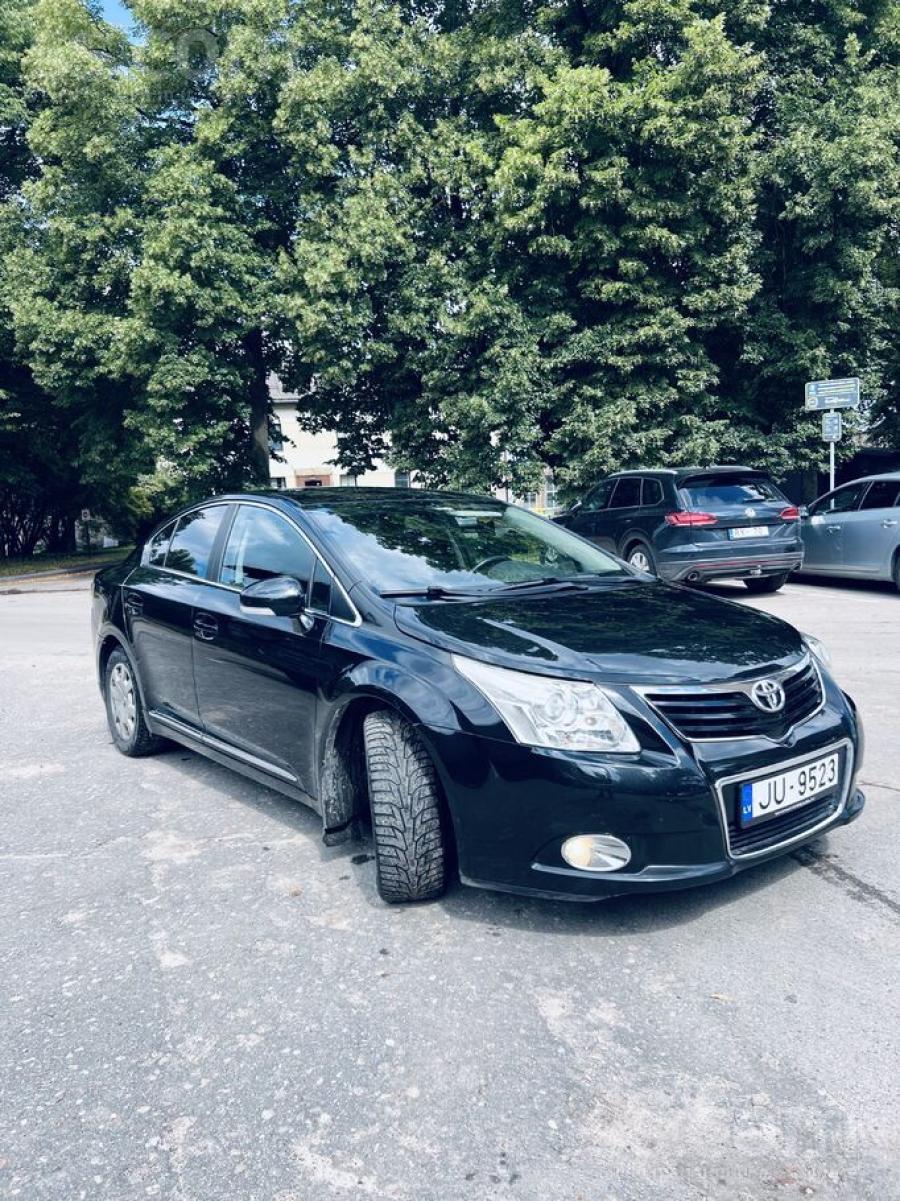 Black Toyota Avensis 2010 in Riga, with an engine capacity of 2.00 L and mileage of 258 thousand km for 3150 €, photo 3 on AUTOMOTO.COM.LV