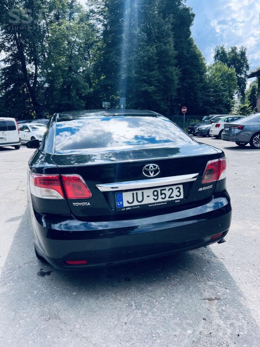 Black Toyota Avensis 2010 in Riga, with an engine capacity of 2.00 L and mileage of 258 thousand km for 3150 €, photo 5 on AUTOMOTO.COM.LV