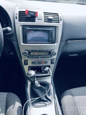 Black Toyota Avensis 2010 in Riga, with an engine capacity of 2.00 L and mileage of 258 thousand km for 3150 €, photo 9 on AUTOMOTO.COM.LV