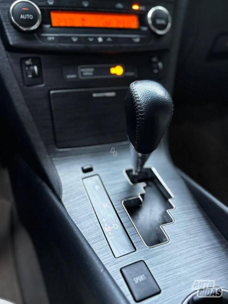 Melns Toyota Avensis 2010 Viļņa, ar dzinēja tilpumu 2.00 L un nobraukumu 221 tūkst. km par 6500 €, foto 17 vietnē AUTOMOTO.COM.LV