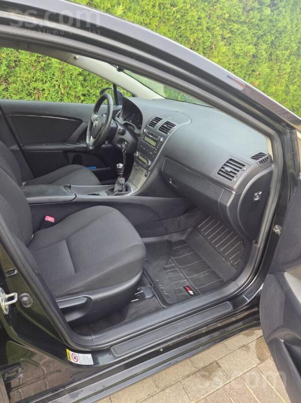 Black Toyota Avensis 2010 in Jelgava, with an engine capacity of 2.00 L and mileage of 350 thousand km for 2600 €, photo 3 on AUTOMOTO.COM.LV