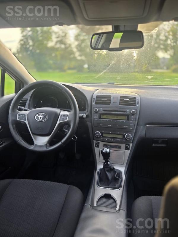 Black Toyota Avensis 2010 in Jelgava, with an engine capacity of 2.00 L and mileage of 350 thousand km for 2600 €, photo 5 on AUTOMOTO.COM.LV
