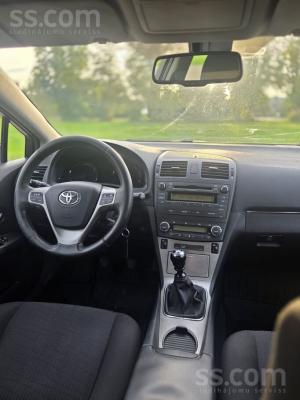 Black Toyota Avensis 2010 in Jelgava, with an engine capacity of 2.00 L and mileage of 350 thousand km for 2600 €, photo 6 on AUTOMOTO.COM.LV