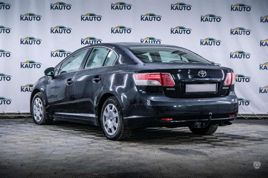 Black Toyota Avensis 2011 in Kaunas, with an engine capacity of 1.60 L and mileage of 446 thousand km for 3890 €, photo 4 on AUTOMOTO.COM.LV
