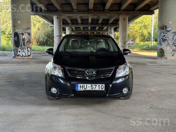 Black Toyota Avensis 2011 in Riga, with an engine capacity of 2.20 L and mileage of 153 thousand km for 6490 €, photo 1 on AUTOMOTO.COM.LV