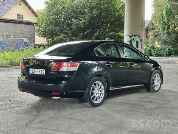 Black Toyota Avensis 2011 in Riga, with an engine capacity of 2.20 L and mileage of 153 thousand km for 6490 €, photo 4 on AUTOMOTO.COM.LV