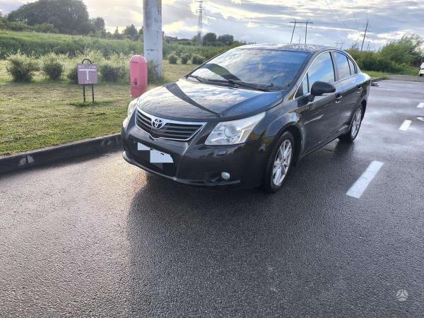 Black Toyota Avensis 2011 in Siauliai, with an engine capacity of 2.00 L and mileage of 290 thousand km for 4400 €, photo 1 on AUTOMOTO.COM.LV