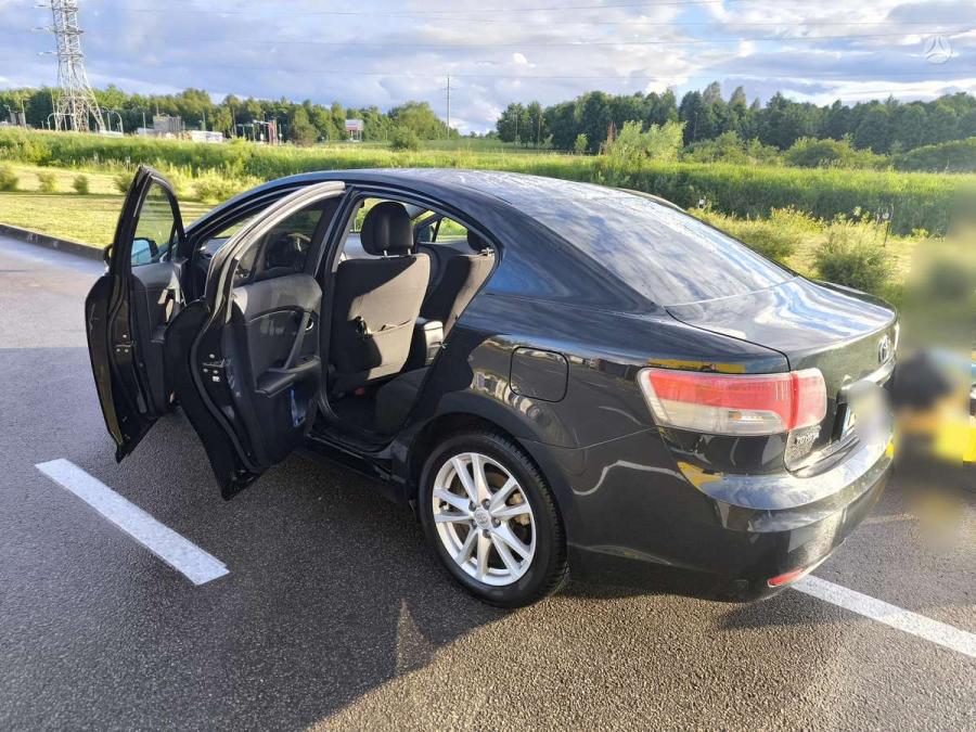 Melns Toyota Avensis 2011 Šauļi, ar dzinēja tilpumu 2.00 L un nobraukumu 290 tūkst. km par 4400 €, foto 5 vietnē AUTOMOTO.COM.LV