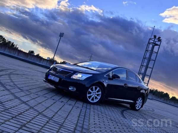 Melns Toyota Avensis 2011 Rīga, ar dzinēja tilpumu 2.20 L un nobraukumu 88 tūkst. km par 6800 €, foto 1 vietnē AUTOMOTO.COM.LV
