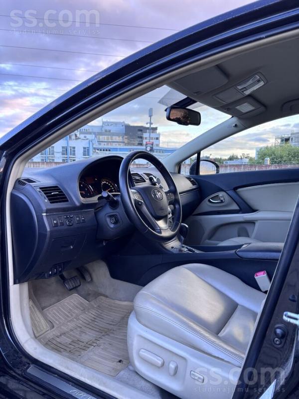 Melns Toyota Avensis 2011 Rīga, ar dzinēja tilpumu 2.20 L un nobraukumu 88 tūkst. km par 6800 €, foto 5 vietnē AUTOMOTO.COM.LV