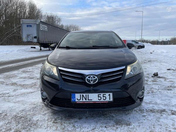 Black Toyota Avensis 2012 in Vilnius, with an engine capacity of 2.00 L and mileage of 255 thousand km for 4800 €, photo 3 on AUTOMOTO.COM.LV