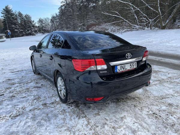 Black Toyota Avensis 2012 in Vilnius, with an engine capacity of 2.00 L and mileage of 255 thousand km for 4800 €, photo 8 on AUTOMOTO.COM.LV