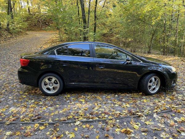 Black Toyota Avensis 2012 in Vilnius, with an engine capacity of 2.00 L and mileage of 255 thousand km for 4800 €, photo 10 on AUTOMOTO.COM.LV