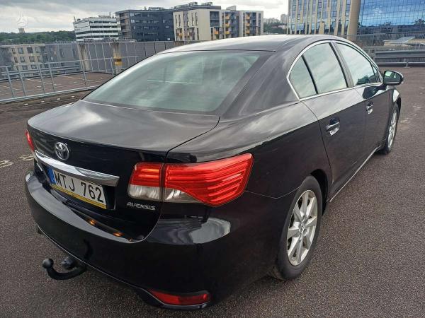 Black Toyota Avensis 2012 in Vilnius, with an engine capacity of 2.00 L and mileage of 280 thousand km for 4950 €, photo 2 on AUTOMOTO.COM.LV