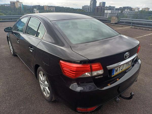 Black Toyota Avensis 2012 in Vilnius, with an engine capacity of 2.00 L and mileage of 280 thousand km for 4950 €, photo 4 on AUTOMOTO.COM.LV