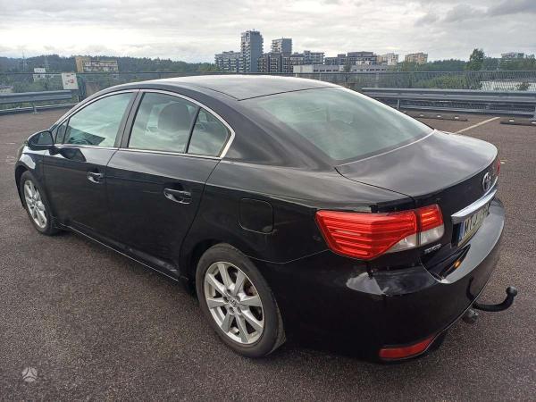 Black Toyota Avensis 2012 in Vilnius, with an engine capacity of 2.00 L and mileage of 280 thousand km for 4950 €, photo 8 on AUTOMOTO.COM.LV