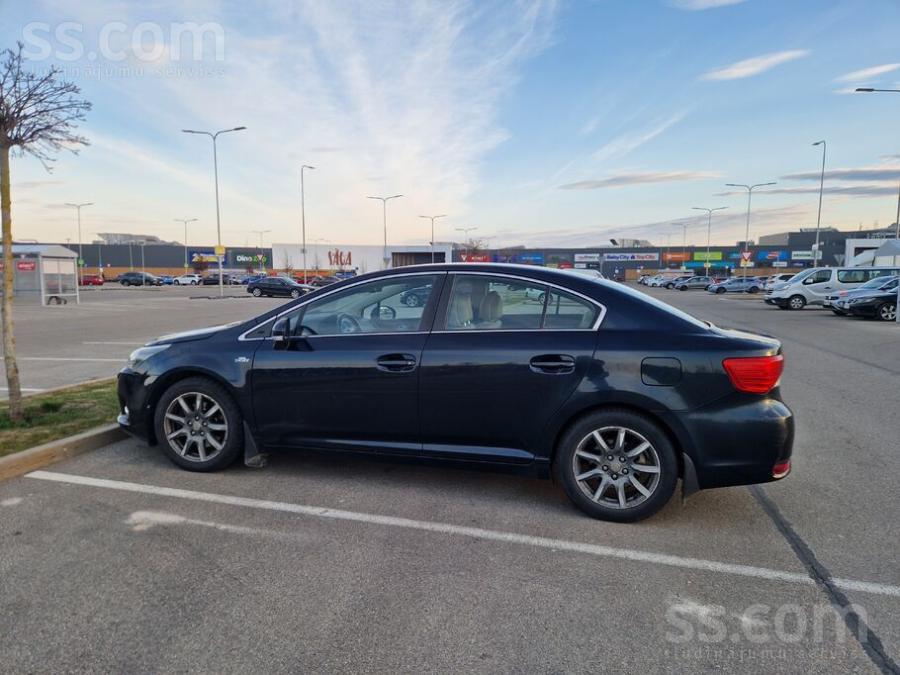 Melns Toyota Avensis 2012 Rīga, ar dzinēja tilpumu 2.20 L un nobraukumu 230 tūkst. km par 5400 €, foto 1 vietnē AUTOMOTO.COM.LV
