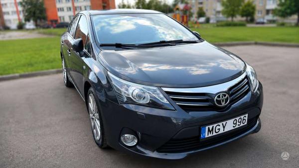 Black Toyota Avensis 2012 in Siauliai, with an engine capacity of 2.23 L and mileage of 393 thousand km for 5600 €, photo 1 on AUTOMOTO.COM.LV
