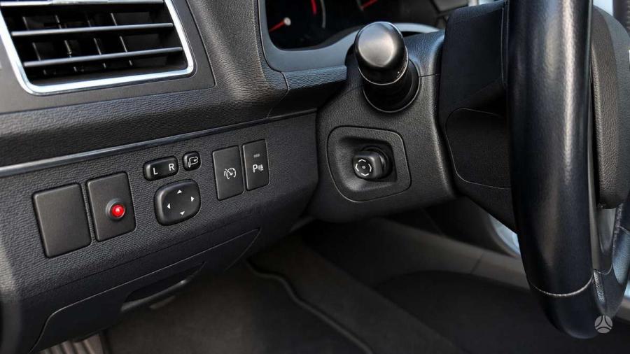Melns Toyota Avensis 2012 Šauļi, ar dzinēja tilpumu 2.23 L un nobraukumu 393 tūkst. km par 5600 €, foto 3 vietnē AUTOMOTO.COM.LV