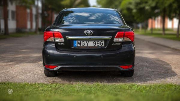 Black Toyota Avensis 2012 in Siauliai, with an engine capacity of 2.23 L and mileage of 393 thousand km for 5600 €, photo 7 on AUTOMOTO.COM.LV