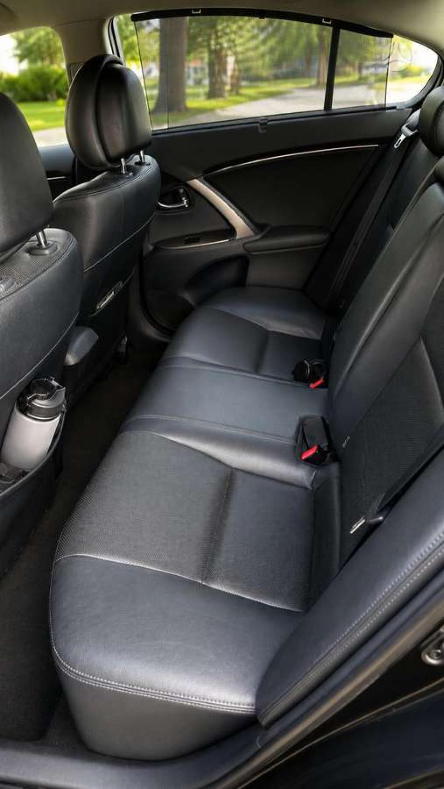 Melns Toyota Avensis 2012 Šauļi, ar dzinēja tilpumu 2.23 L un nobraukumu 393 tūkst. km par 5600 €, foto 9 vietnē AUTOMOTO.COM.LV