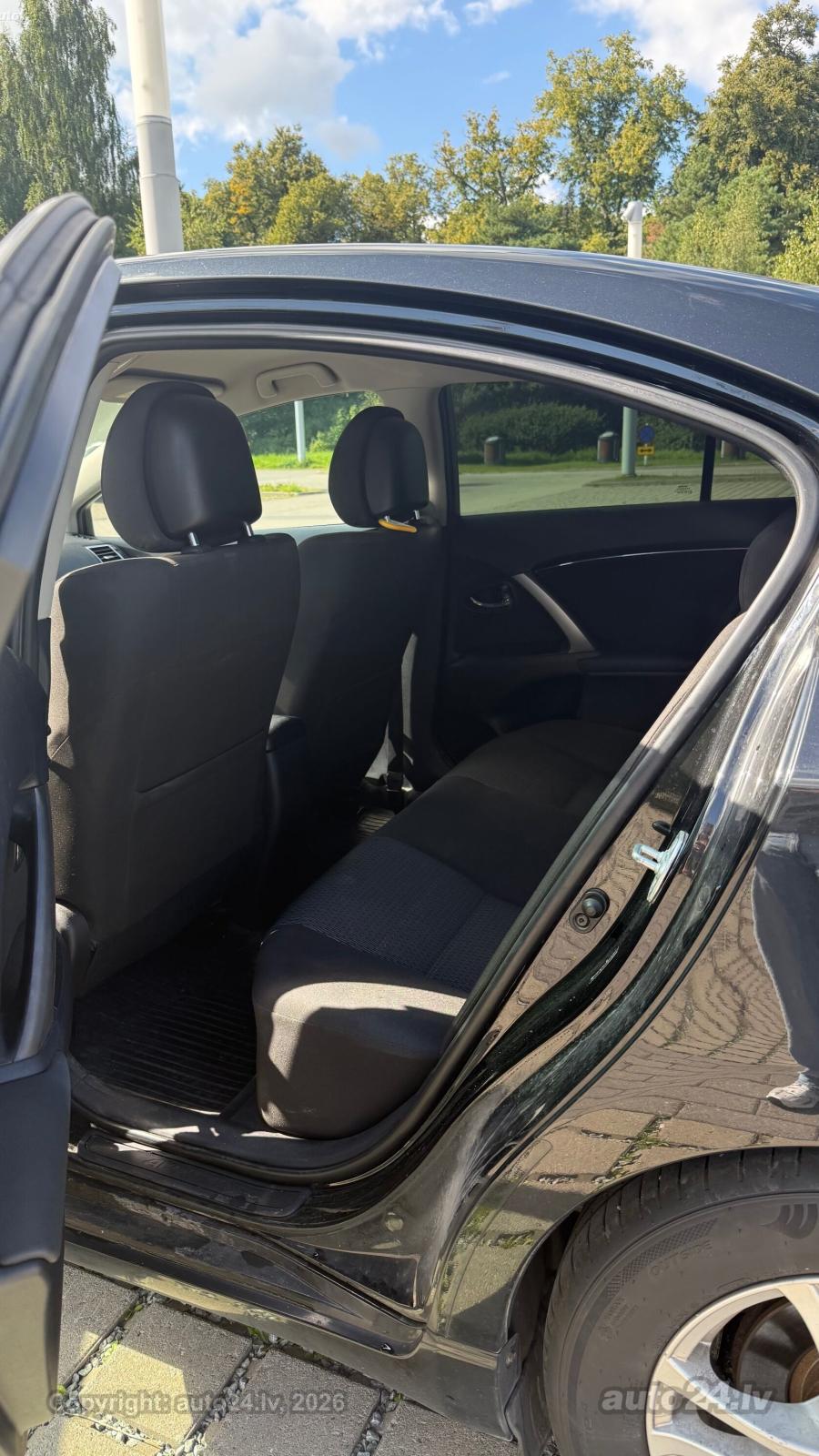 Melns Toyota Avensis 2012 Tartu, ar dzinēja tilpumu 2.00 L un nobraukumu 236 tūkst. km par 7000 €, foto 10 vietnē AUTOMOTO.COM.LV
