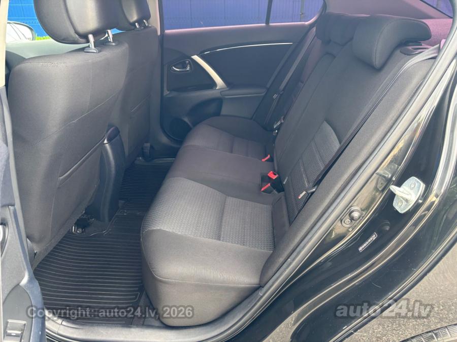 Melns Toyota Avensis 2012 Paide, ar dzinēja tilpumu 1.80 L un nobraukumu 217 tūkst. km par 6390 €, foto 15 vietnē AUTOMOTO.COM.LV
