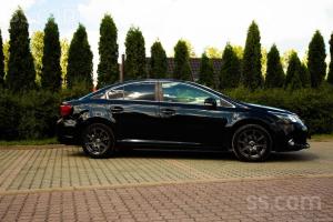 Black Toyota Avensis 2013 in Jelgava, with an engine capacity of 1.80 L and mileage of 0 thousand km for 1700 €, photo 3 on AUTOMOTO.COM.LV