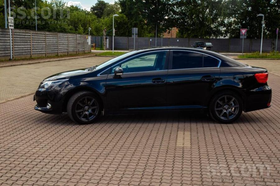Black Toyota Avensis 2013 in Jelgava, with an engine capacity of 1.80 L and mileage of 0 thousand km for 1700 €, photo 4 on AUTOMOTO.COM.LV