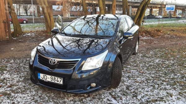 Black Toyota Avensis 2013 in Riga, with an engine capacity of 2.20 L and mileage of 225 thousand km for 5550 €, photo 1 on AUTOMOTO.COM.LV