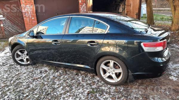 Black Toyota Avensis 2013 in Riga, with an engine capacity of 2.20 L and mileage of 225 thousand km for 5550 €, photo 4 on AUTOMOTO.COM.LV