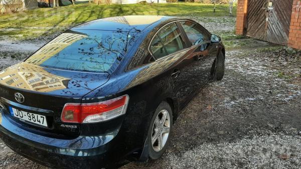 Black Toyota Avensis 2013 in Riga, with an engine capacity of 2.20 L and mileage of 225 thousand km for 5550 €, photo 5 on AUTOMOTO.COM.LV