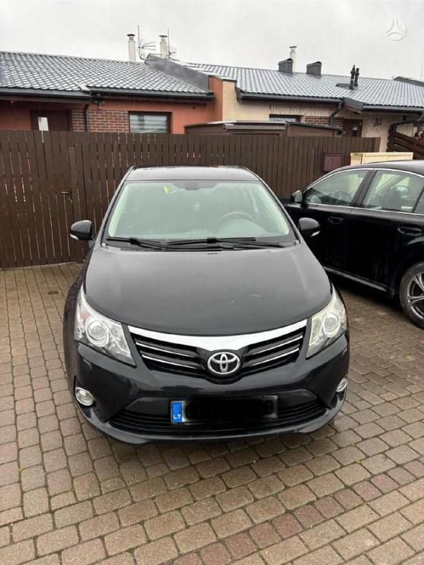 Black Toyota Avensis 2013 in Klaipeda, with an engine capacity of 1.80 L and mileage of 216 thousand km for 6000 €, photo 1 on AUTOMOTO.COM.LV
