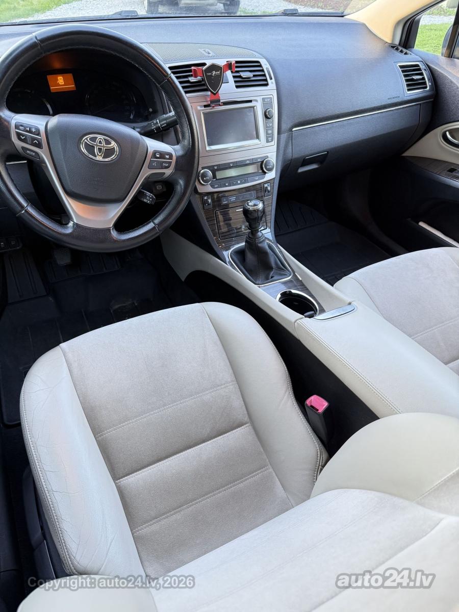 Melns Toyota Avensis 2013 Tallina, ar dzinēja tilpumu 1.80 L un nobraukumu 242 tūkst. km par 5500 €, foto 5 vietnē AUTOMOTO.COM.LV