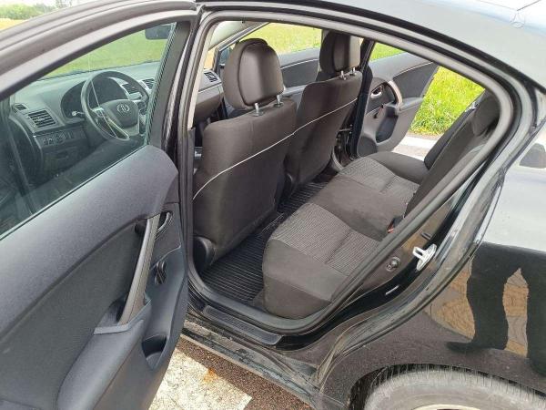 Toyota Avensis 2013 KauÅa vietnÄ Melns Toyota Avensis 2013 KauÅa, ar dzinÄja tilpumu 1.60 L un nobraukumu 296 tÅ«kst. km par 4500 ā¬, foto 7 vietnÄ AUTOMOTO.COM.LV