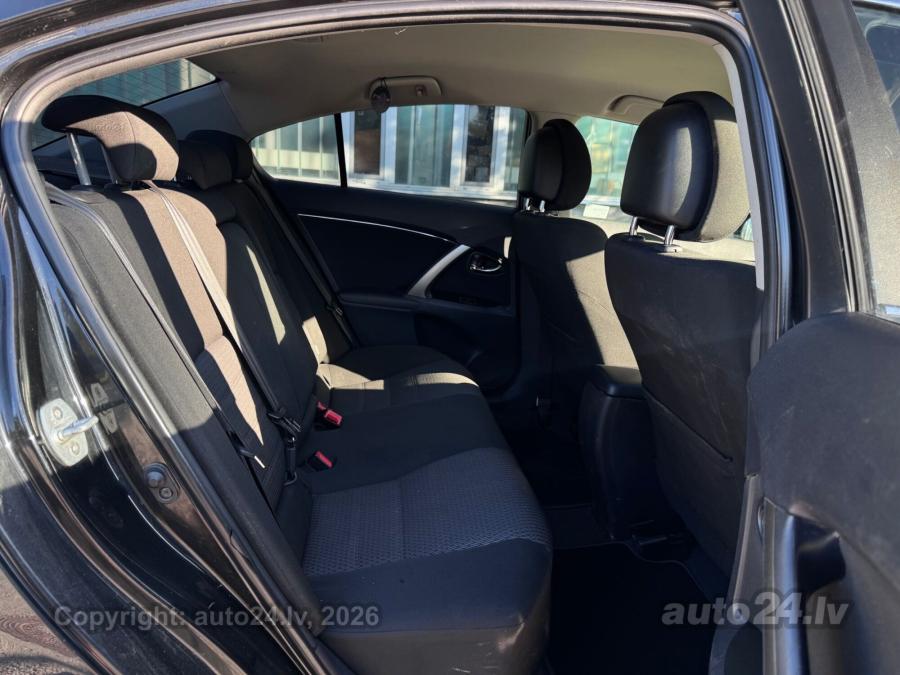 Черный Тойота Авенсис 2013 в Таллин, объемом двигателя 2.20 л и пробегом 154 тыс. км за 6250 €, фото 12 на AUTOMOTO.COM.LV