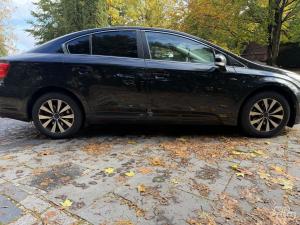 Melns Toyota Avensis 2013 Viļņa, ar dzinēja tilpumu 1.90 L un nobraukumu 362 tūkst. km par 4500 €, foto 4 vietnē AUTOMOTO.COM.LV