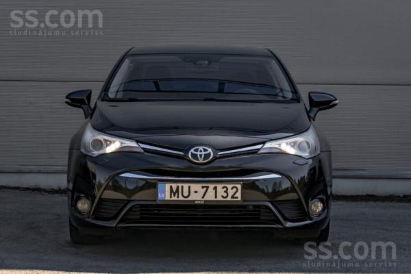 Black Toyota Avensis 2015 in Riga, with an engine capacity of 1.80 L and mileage of 0 thousand km for 11000 €, photo 2 on AUTOMOTO.COM.LV
