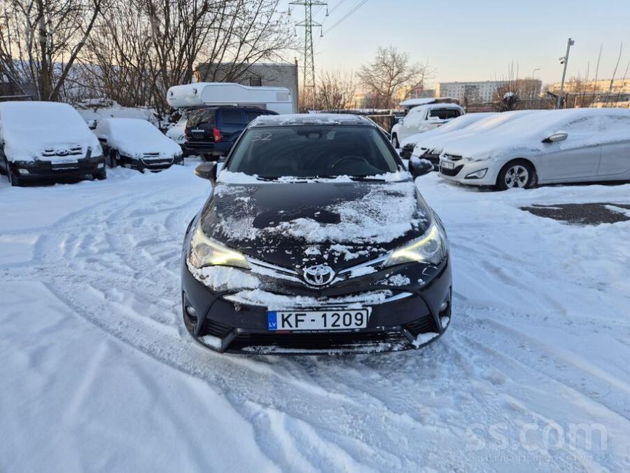 Black Toyota Avensis 2015 in Riga, with an engine capacity of 2.00 L and mileage of 309 thousand km for 9490 €, photo 3 on AUTOMOTO.COM.LV